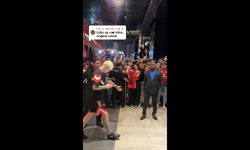 Manchester United winger Amad Diallo shows middle finger to supporters ...