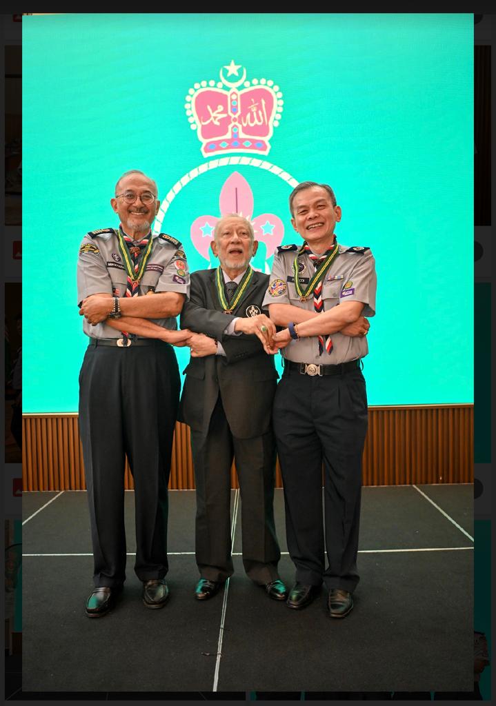 Former Judge Dato' Syed honoured as the 1st Recipient of Bronze Tiger ...