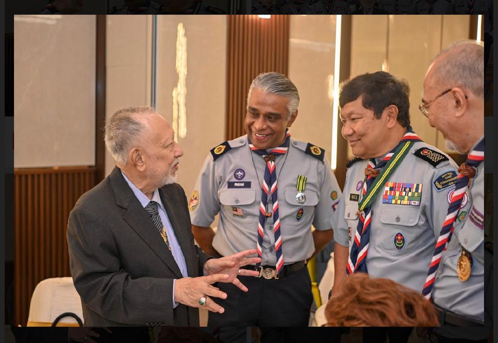 Former Judge Dato' Syed honoured as the 1st Recipient of Bronze Tiger ...