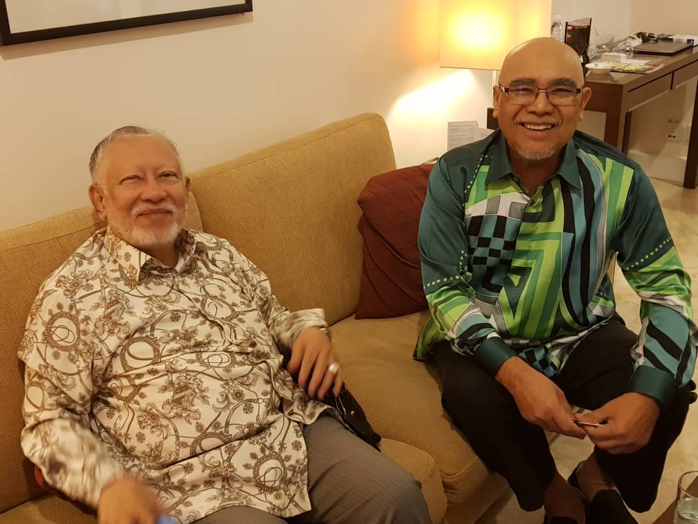 Former Judge Dato' Syed honoured as the 1st Recipient of Bronze Tiger ...