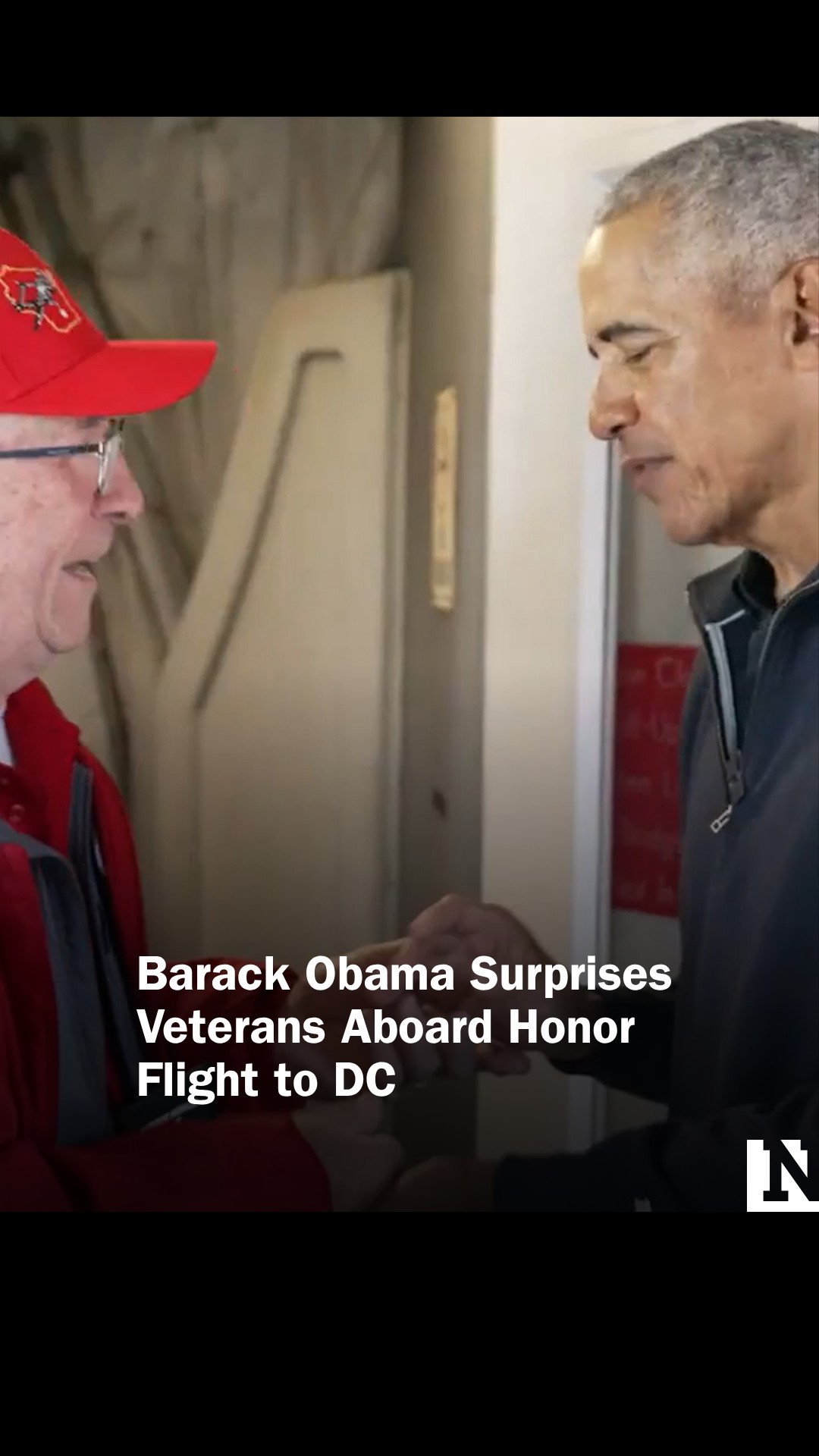 Former US President Barack Obama surprised a plane full of veterans and ...