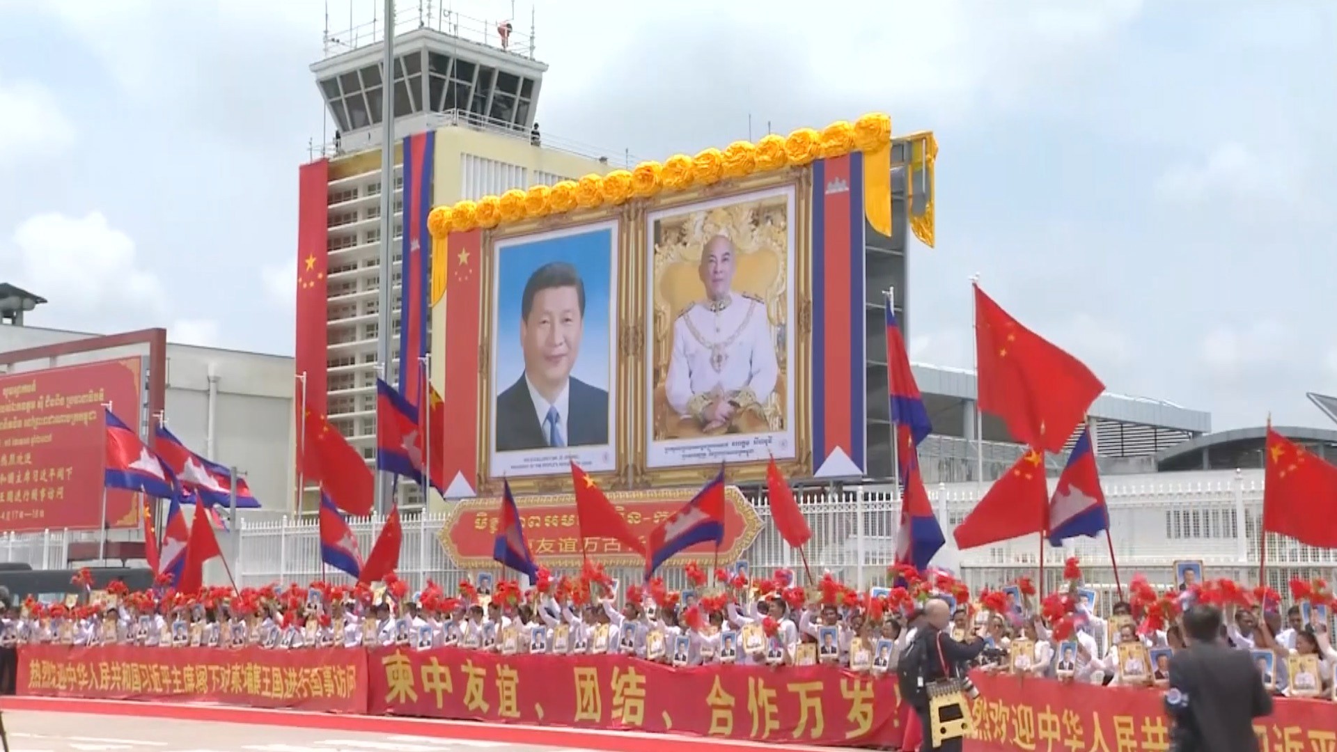 Chinese President Xi Jinping receives warm welcome as he arrives in ...