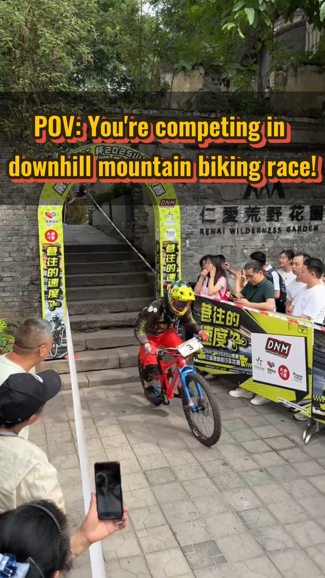 Thrilling downhill mountain biking race in China's Chongqing