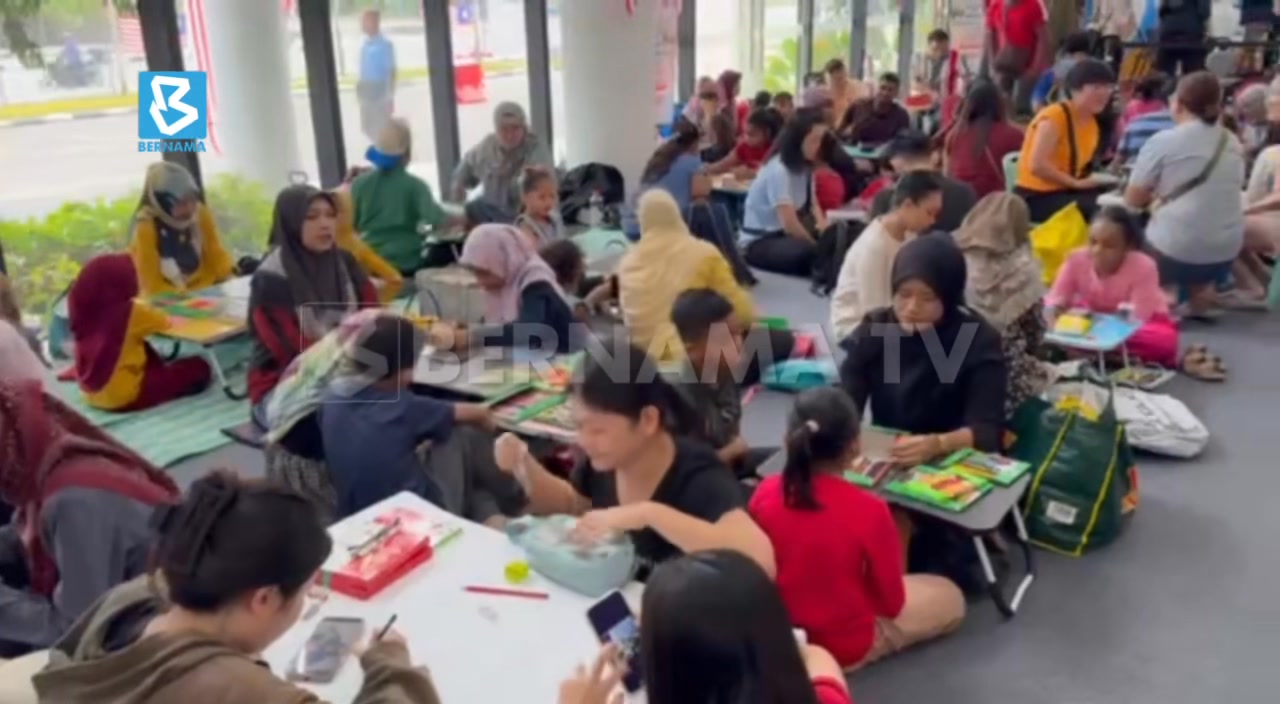 Orang ramai mula hadir ke Pusat Konvensyen PICCA@Arena Butterworth ...