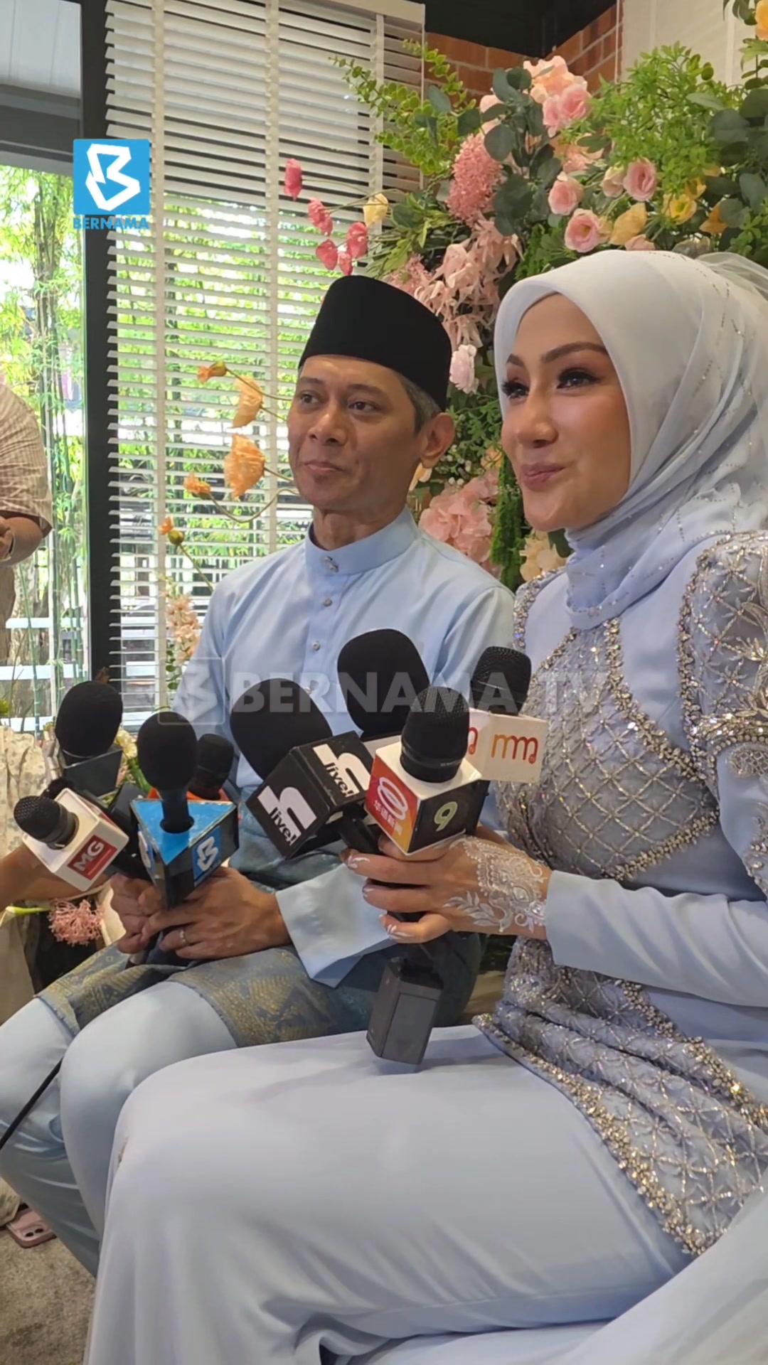 Bahagianya bukan hanya kerana bersatu dengan cinta hati, tetapi kerana ...