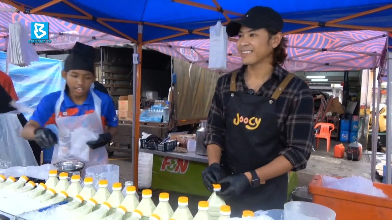 Malay actor Razzuan goes viral for speaking fluent Mandarin at night market