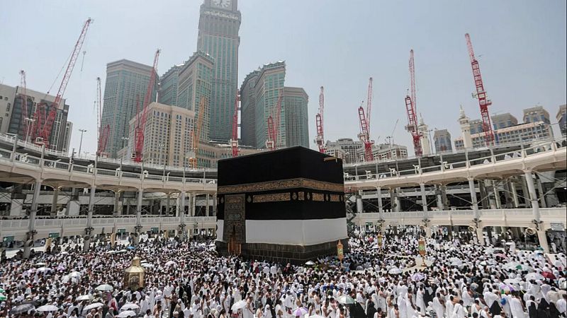 Nearly 270,000 pilgrims without permits stopped from entering Mecca