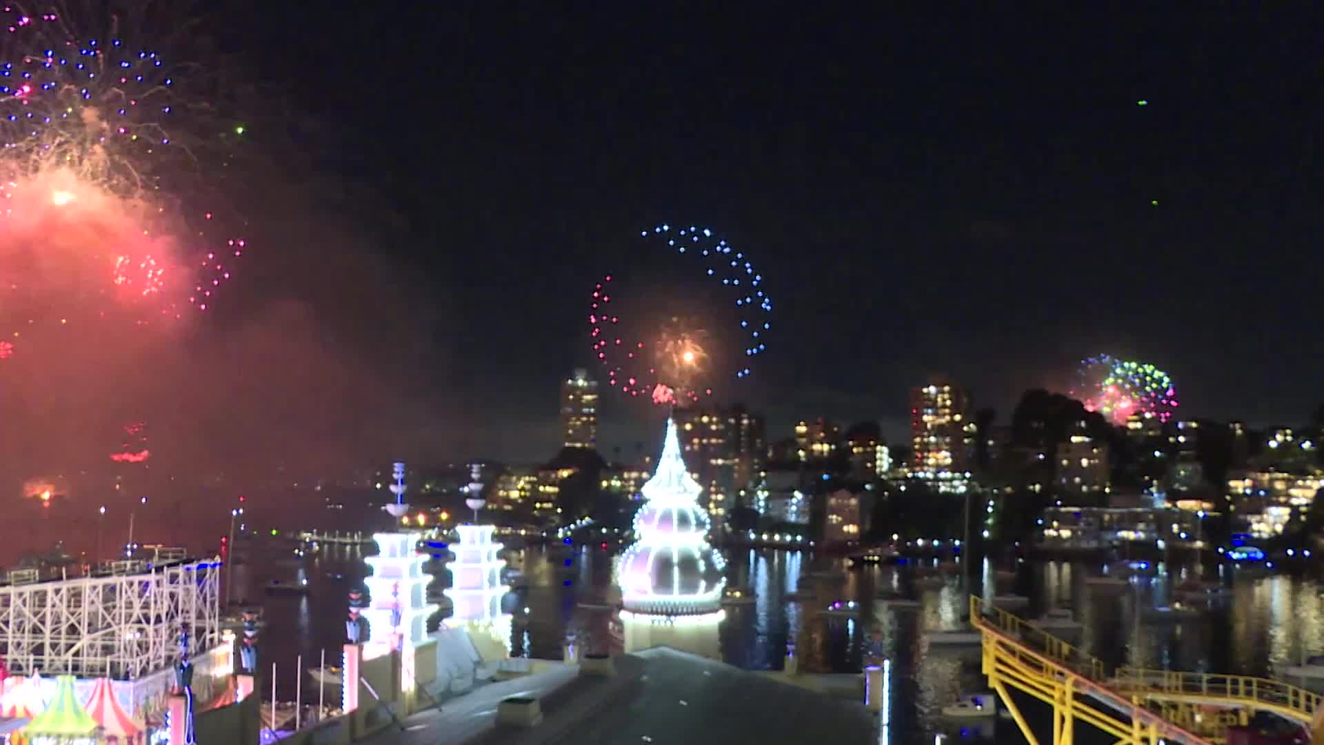 Fireworks light up sky in Sydney to welcome New Year
