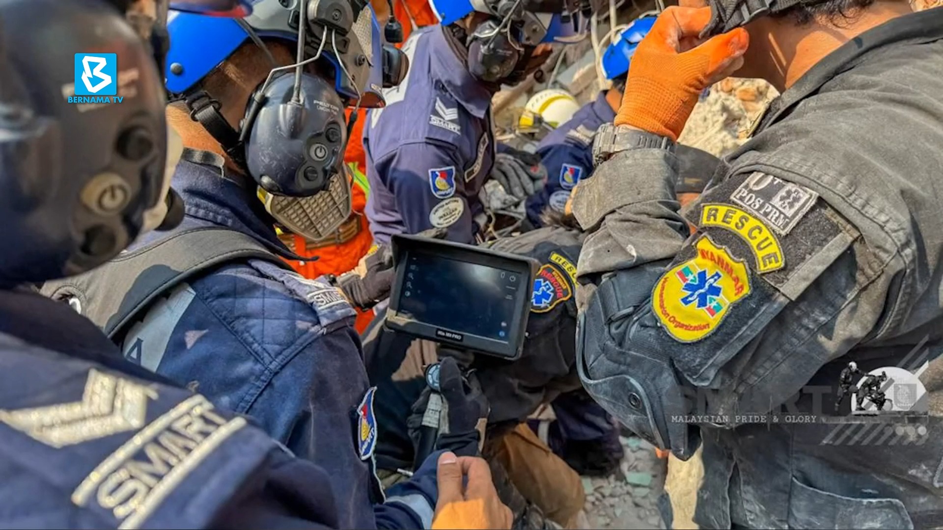 Malaysia's SMART Team rescued man trapped under rubble for over 72 hours
