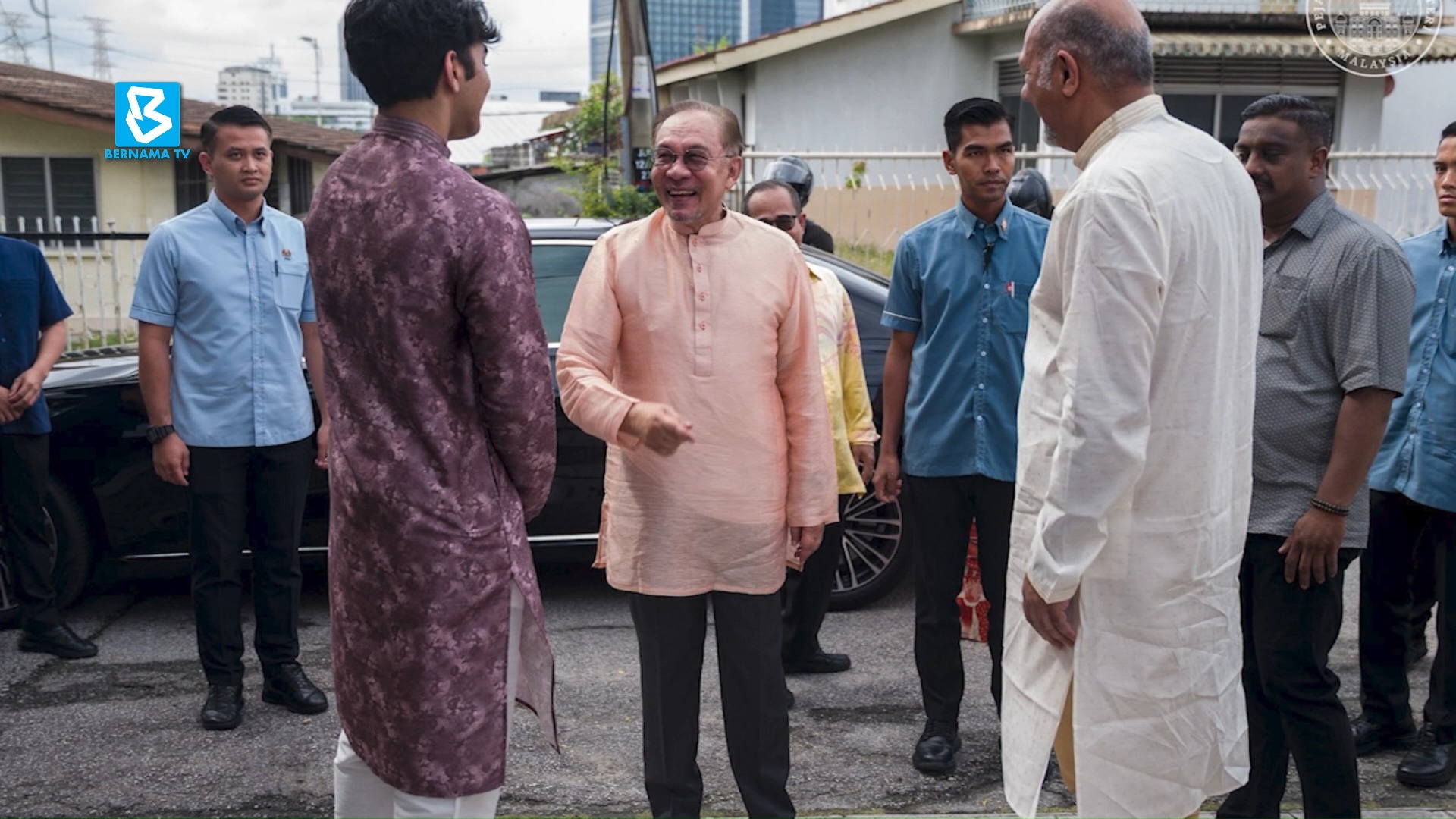 Deepavali: PM Anwar visits Gobind Singh Deo, celebrates spirit of unity